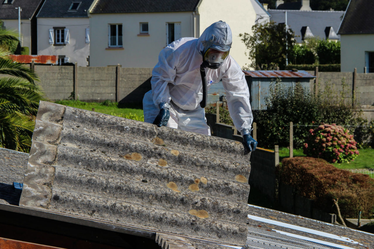 amiante désamiantage toiture couverture ardoise eternit Brest Quimper